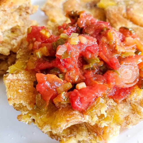 Patacones con Hogao (Air-Fryer Plantains with Tomato-Onion Sauce ...