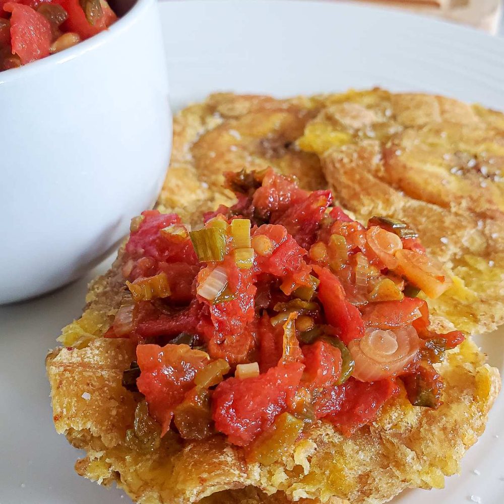 Patacones con Hogao (Air-Fryer Plantains with Tomato-Onion Sauce ...